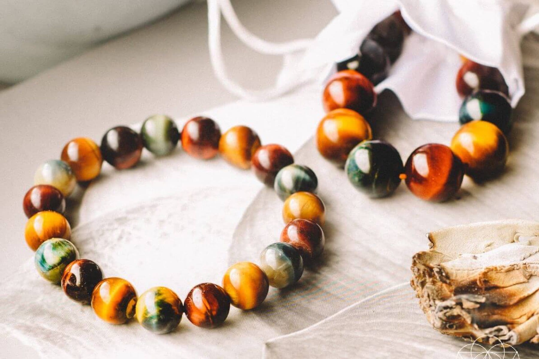 11 Best Crystal Bracelets for Positive Energy & Good Vibes